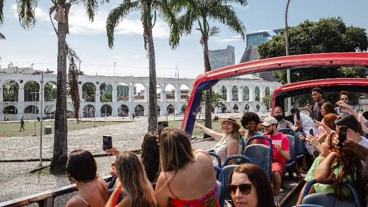 Sistema Hop-on Hop-off, com seu bilhete você pode embarcar e ...